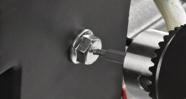How To Remove A Stuck Oil Drain Plug [Guide] - Auto Chimps